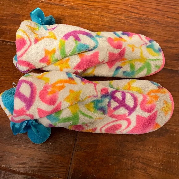 Justice | Shoes | Justice Girls Peace Sign Slippers Size 45 M | Poshmark